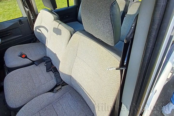 Land Rover Defender 110 County V8 von 1989 mieten - 9051 | film-autos.com